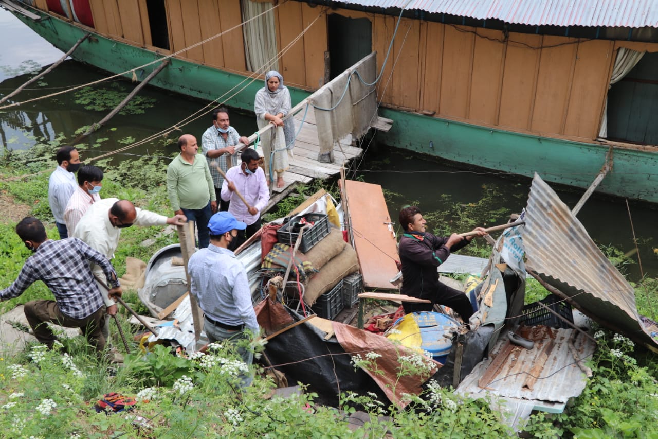 Joint Teams of LAWDA, I&FC, Revenue deptt demolish illegal structures ...