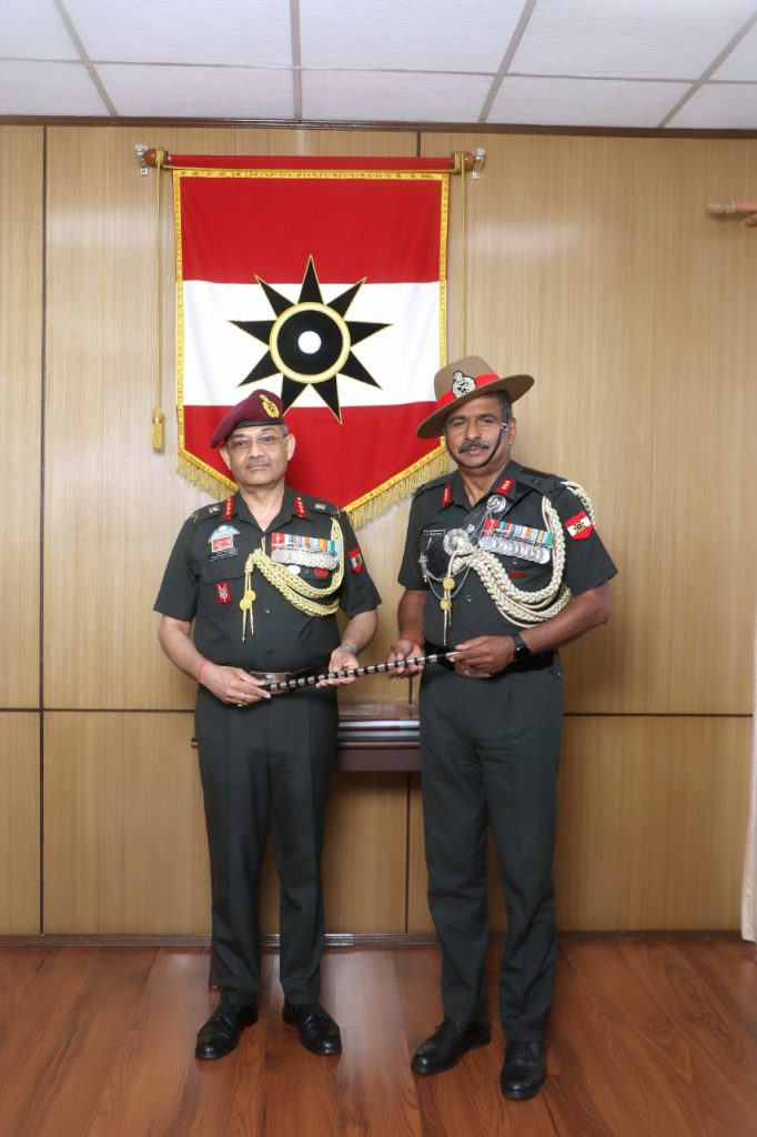 Lt Gen Pushpendra Singh takes over as Corps Commander of Rising Star ...