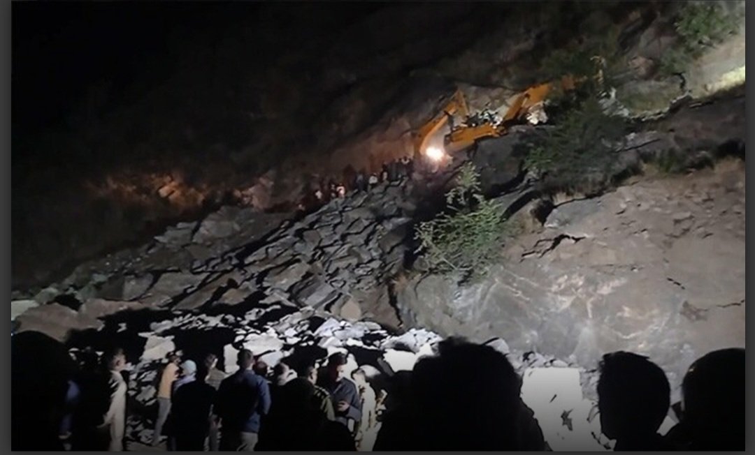 Policeman among 4 people feared dead as landslides hit Ratle power ...