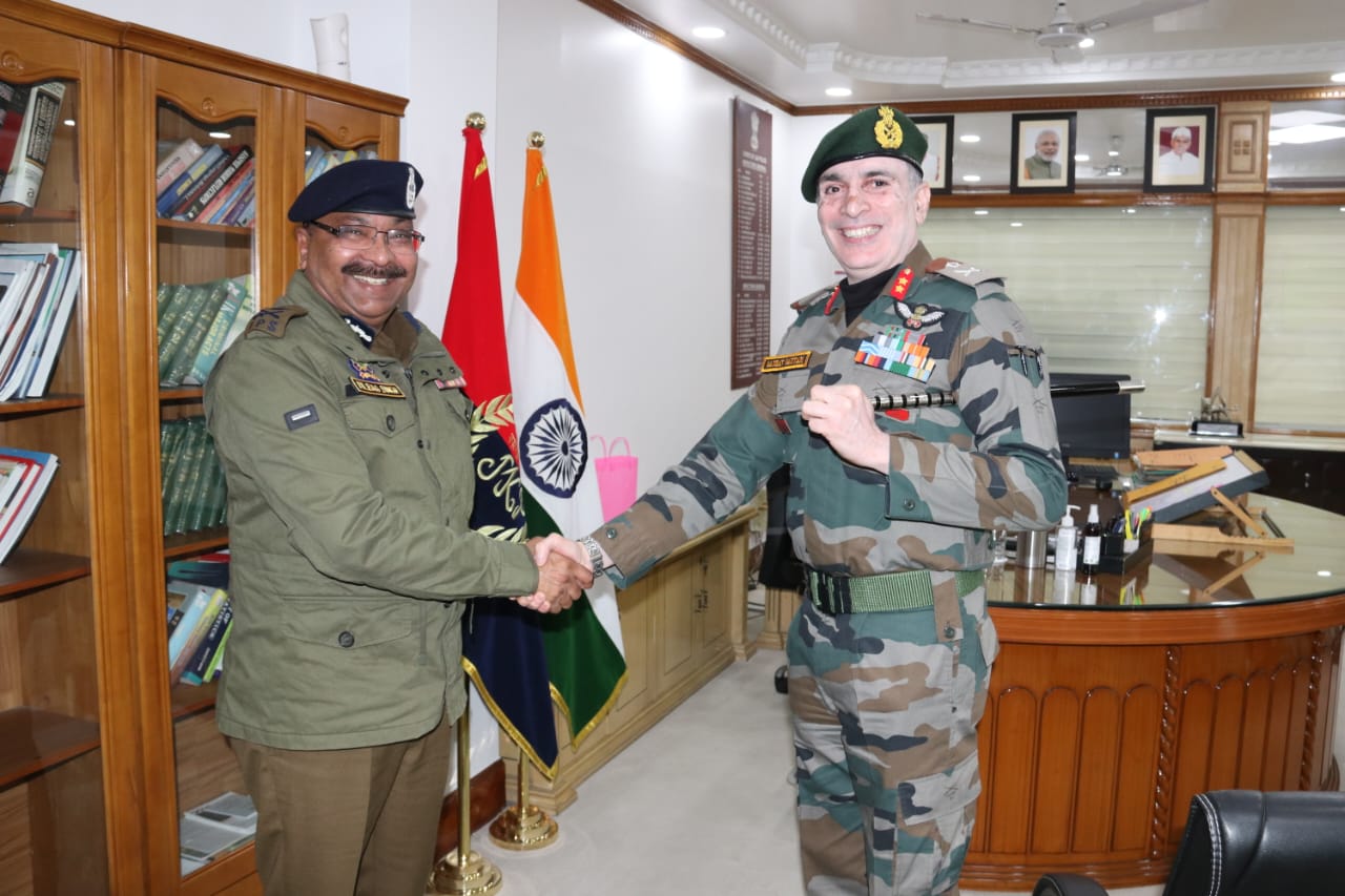 GOC Tiger Division Major General Gaurav calls on DGP J&K Dilabg Singh ...