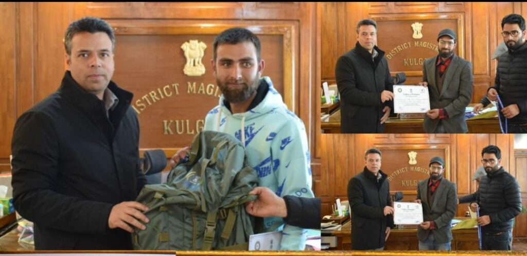 Dr. Bilal distributes Emergency Response Kits among Aapda Mitra ...