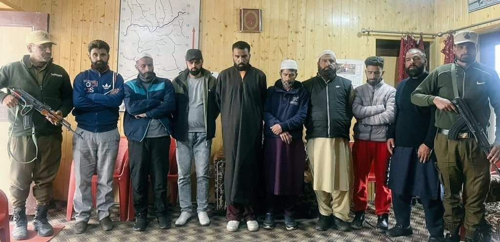 8 arrested in Baramulla for aiding notorious drug smuggler: Police ...