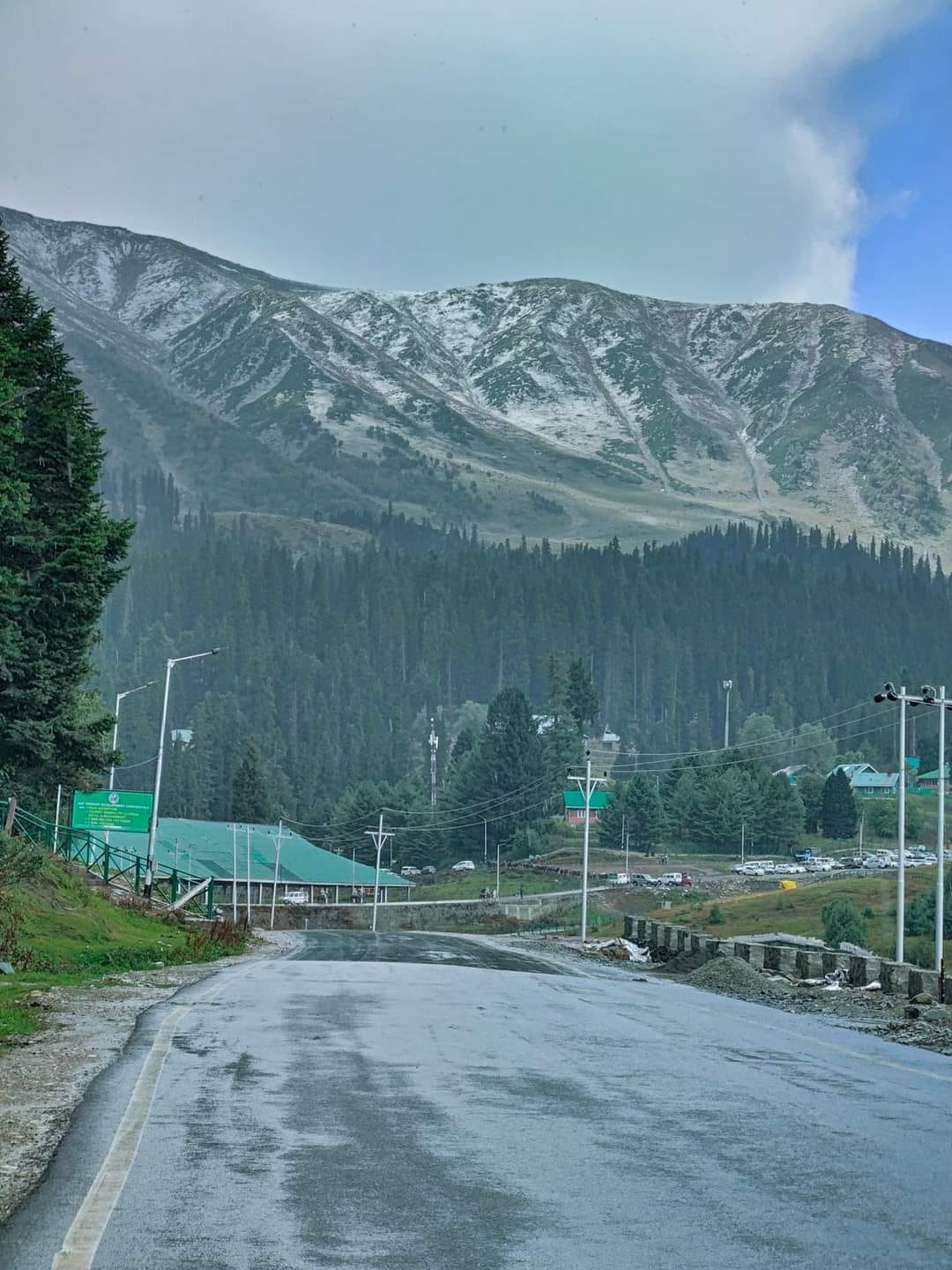 Gulmarg records season’s first snowfall – The Dispatch