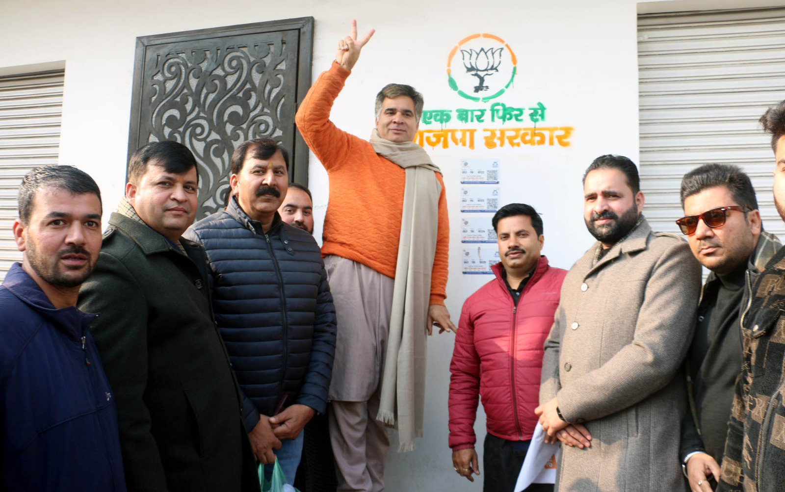 Ravinder Raina starts BJP wall writing campaign in J&K, draws party symbol – The Dispatch