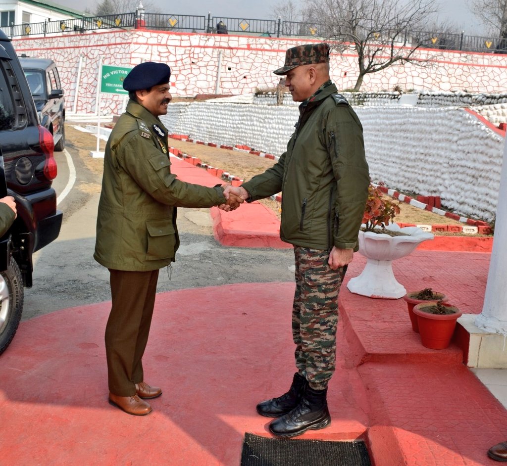 DGP J&K visits Victor Force Awantipora; appreciates synergy between ...